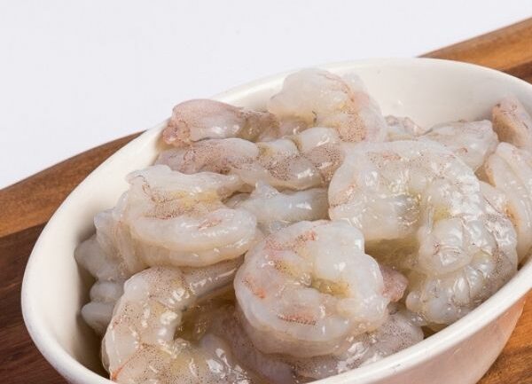 Medium peeled and de-veined shrimp raw | Swan River Seafood